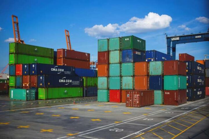 Global trade fragmentation: Why supply chains now follow geopolitics ...